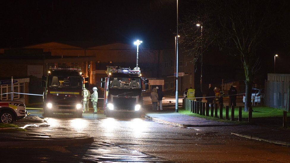 St Leonards homes cleared amid industrial building fire - BBC News