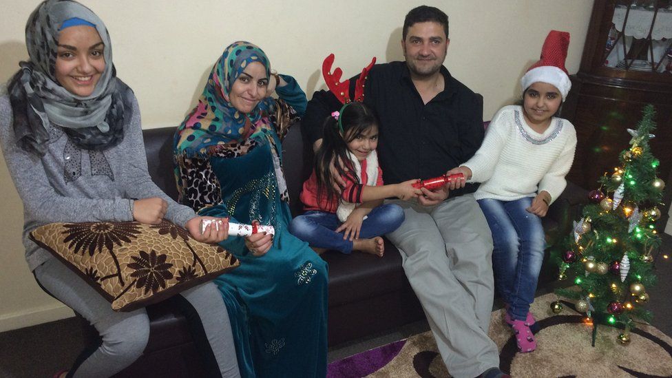 Syrians spending first Christmas in UK - BBC News