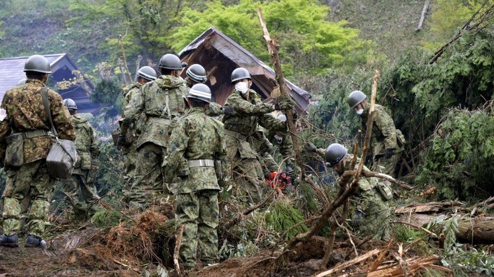 Japan earthquake: 'Nearly 250,000 told to leave amid fear of tremors ...