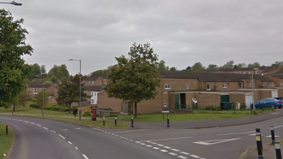 Man stabbed in abdomen after large group fight in Rugby - BBC News