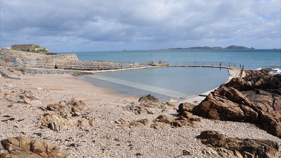 Bid to restore Guernsey Bathing Pools at La Vallette - BBC News