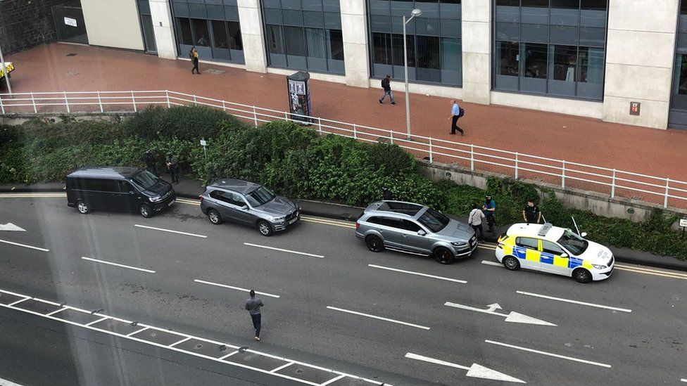 Armed police detain two men after Cardiff car stop - BBC News