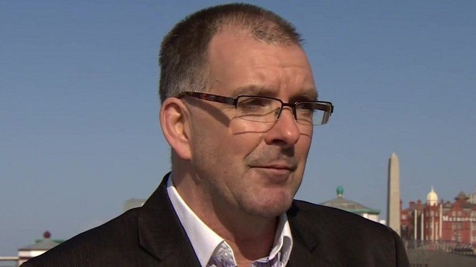 Free Blackpool residents' pass plan to go ahead - BBC News