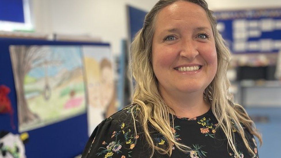 GCSE exam hopes in the Cardiff school for second chances - BBC News