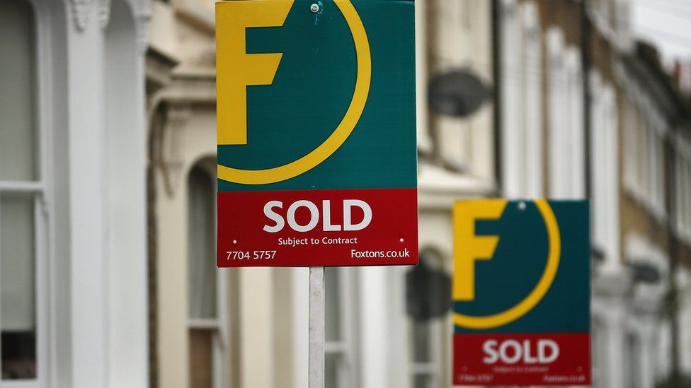 Foxtons sees property sales plunge as Brexit vote hits - BBC News