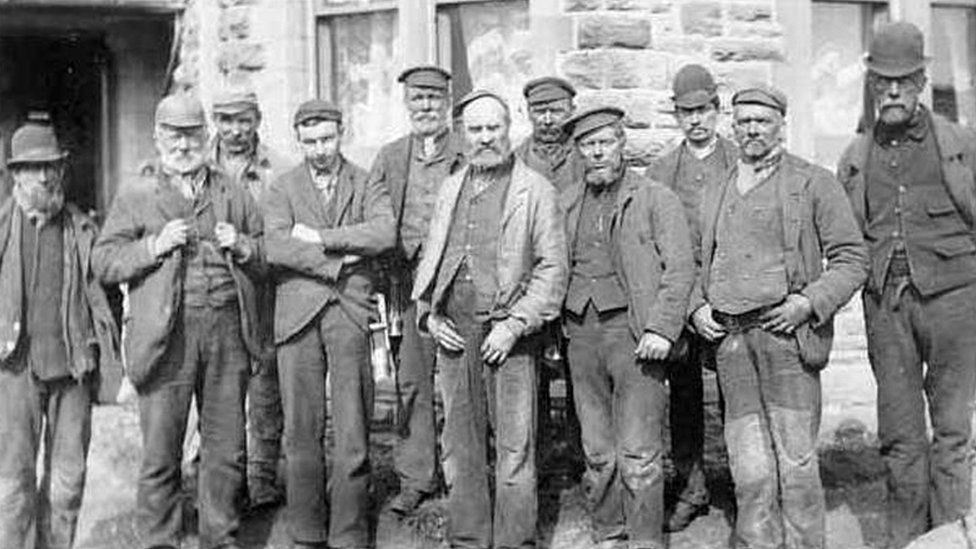 Tarw Scotch: Merched Beca'r cymoedd - BBC Cymru Fyw