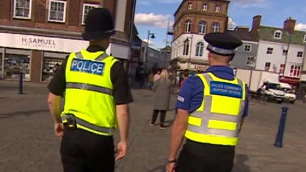Lincolnshire Police to cut PSCO numbers by nearly half - BBC News