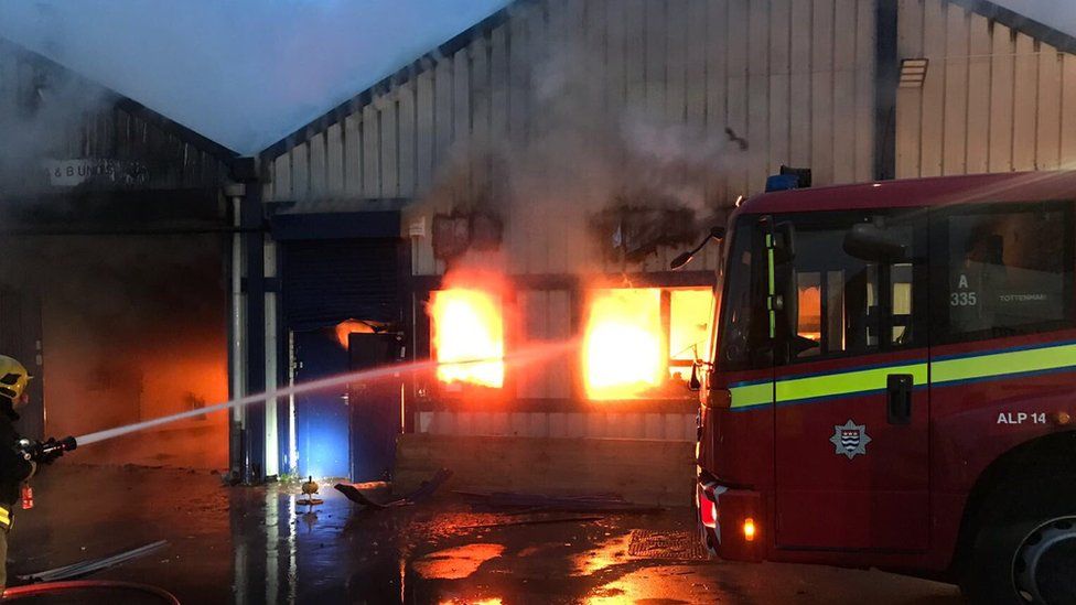 Huge Greenford warehouse blaze 'under control' - BBC News