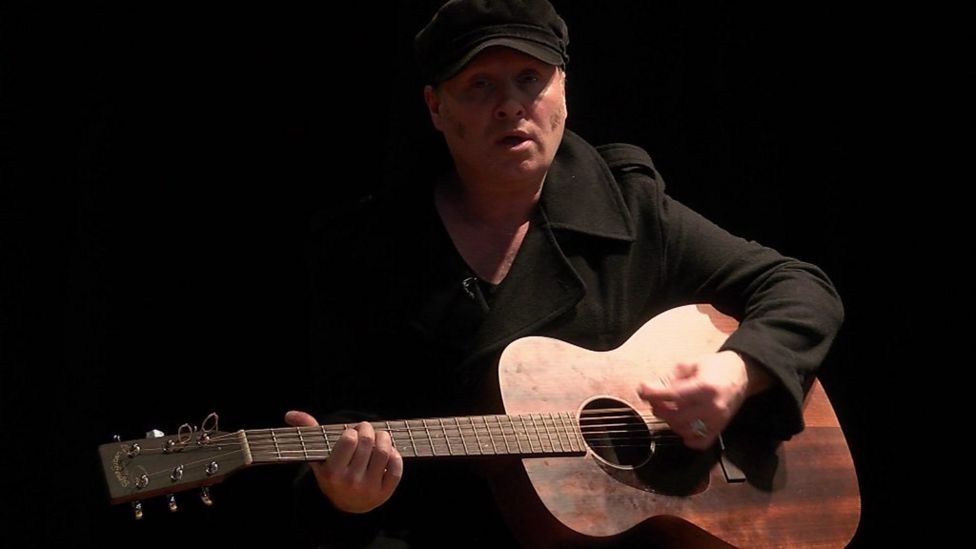 People with respiratory conditions say singing groups help - BBC News