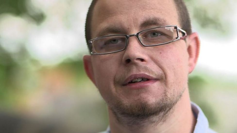 'I lost £400k using High Street betting machines' - BBC News