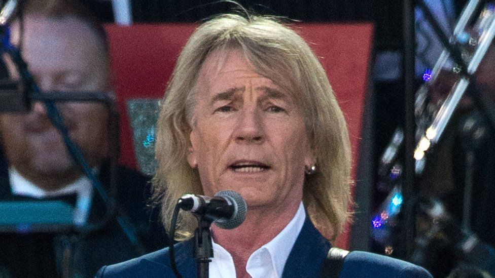 Rick Parfitt quits performing with Status Quo for good - BBC News