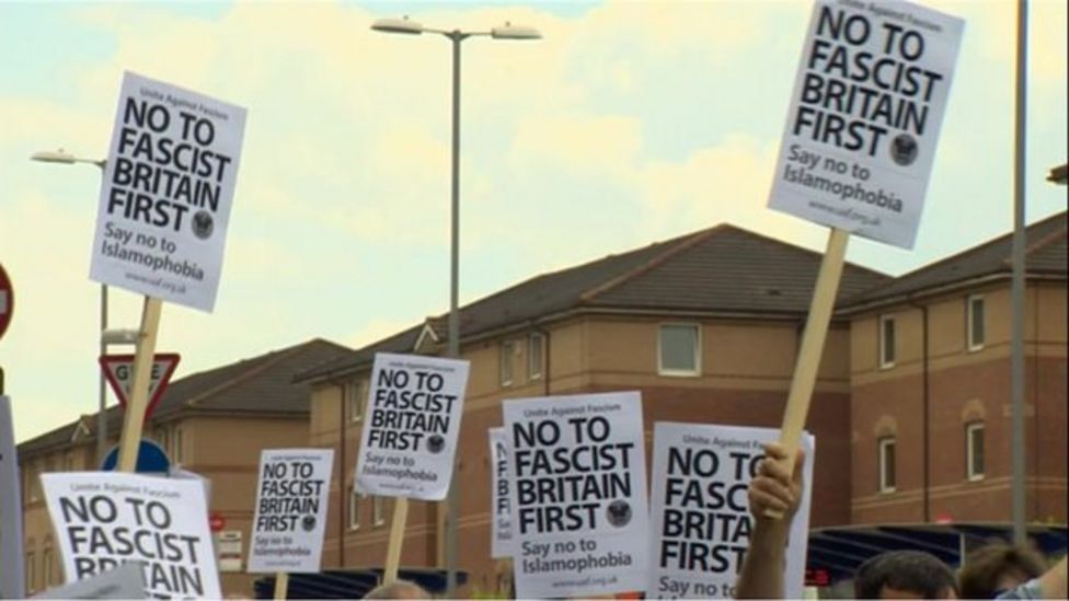 Three arrests at Luton Britain First march and counter-protest - BBC News