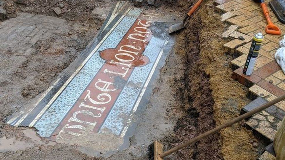 Coventry artist says statue celebrates new life in city - BBC News