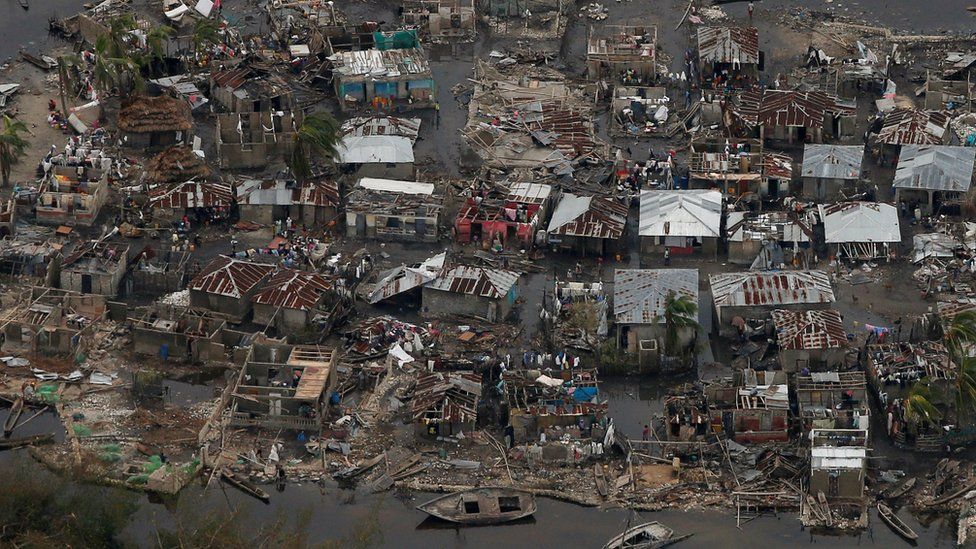 In pictures: Hurricane Matthew causes destruction in Haiti - BBC News
