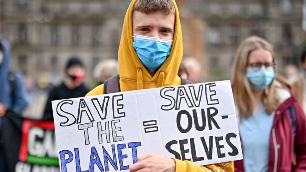 Leicester schoolchildren join climate change protest - BBC News