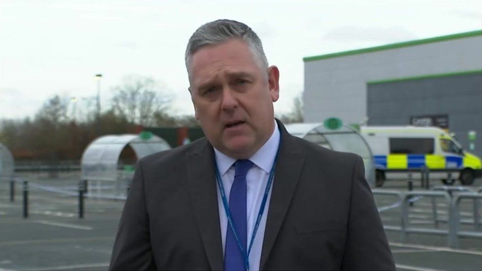 Eight quizzed over Redditch Asda stab death - BBC News