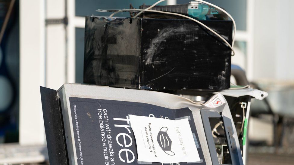 Keyless car thefts claim four Bushey vehicles in one night - BBC News