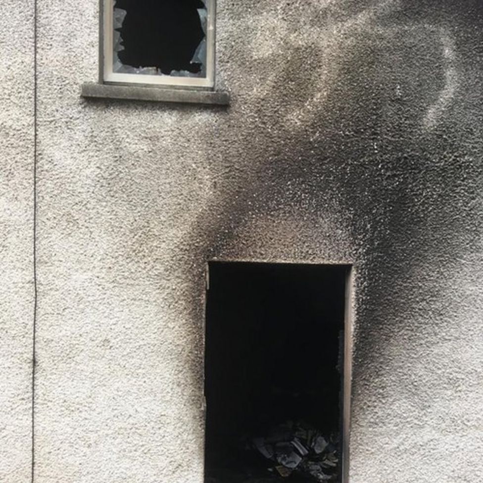 Portrush fire: Woman rescued from burning house by neighbour - BBC News