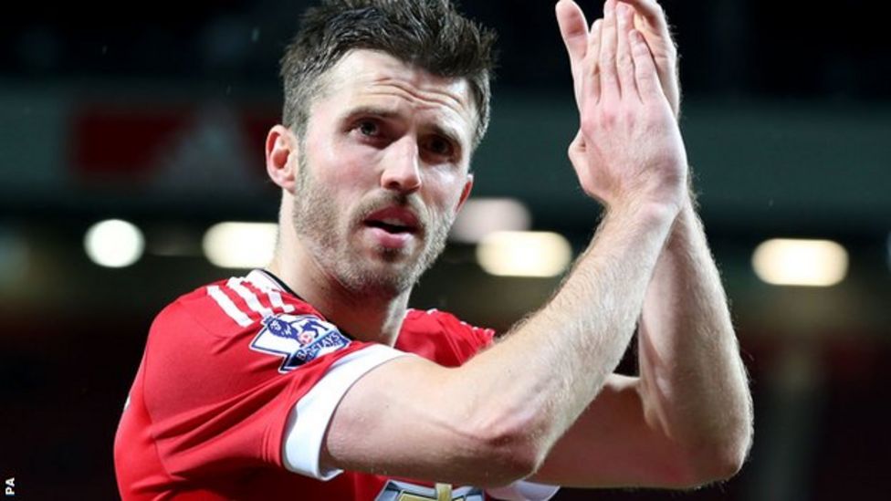Michael Carrick agrees new Manchester United contract - BBC Sport