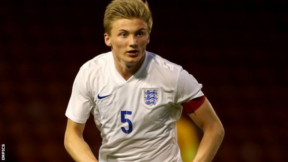 Cheltenham Town: Taylor Moore and Joe Morrell extend loans from Bristol ...