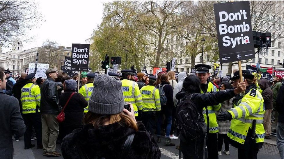 'Don't bomb Syria' protest in London: Your pictures - BBC News