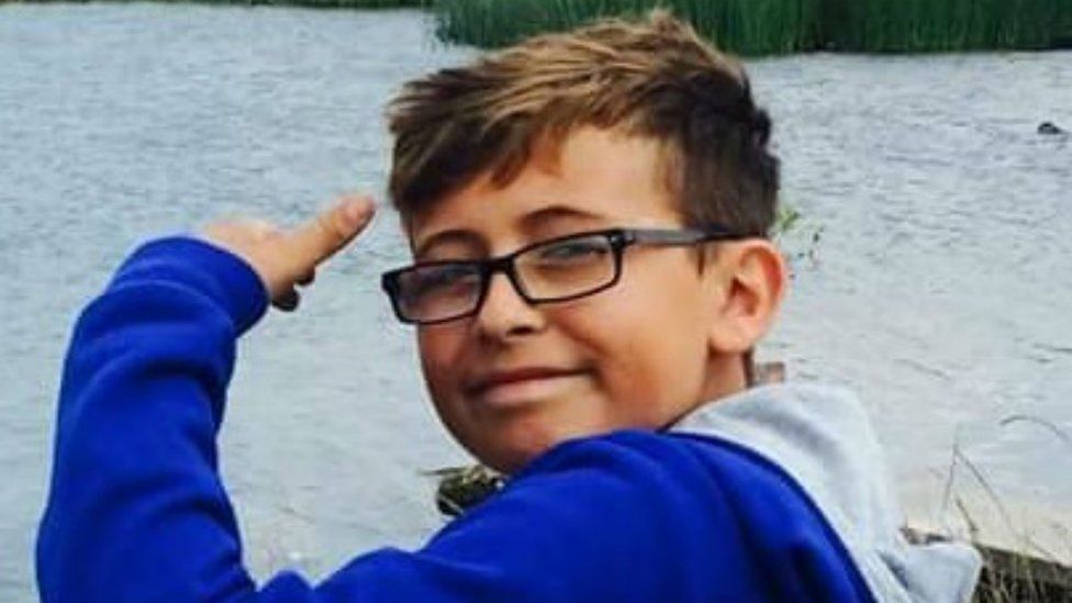 Candlelight bike repair boy burned to death - BBC News
