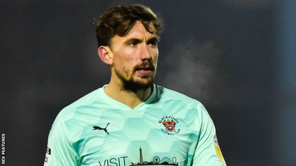 Sam Walker: Reading goalkeeper joins AFC Wimbledon on loan - BBC Sport