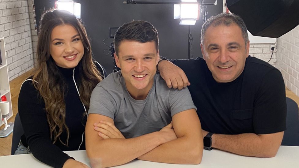 CEO Secrets: The son who hired his father and sister - BBC News