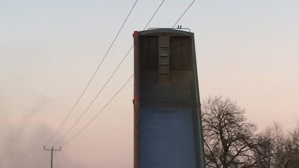 Lorry driver 'burned' by power lines sues for damages - BBC News