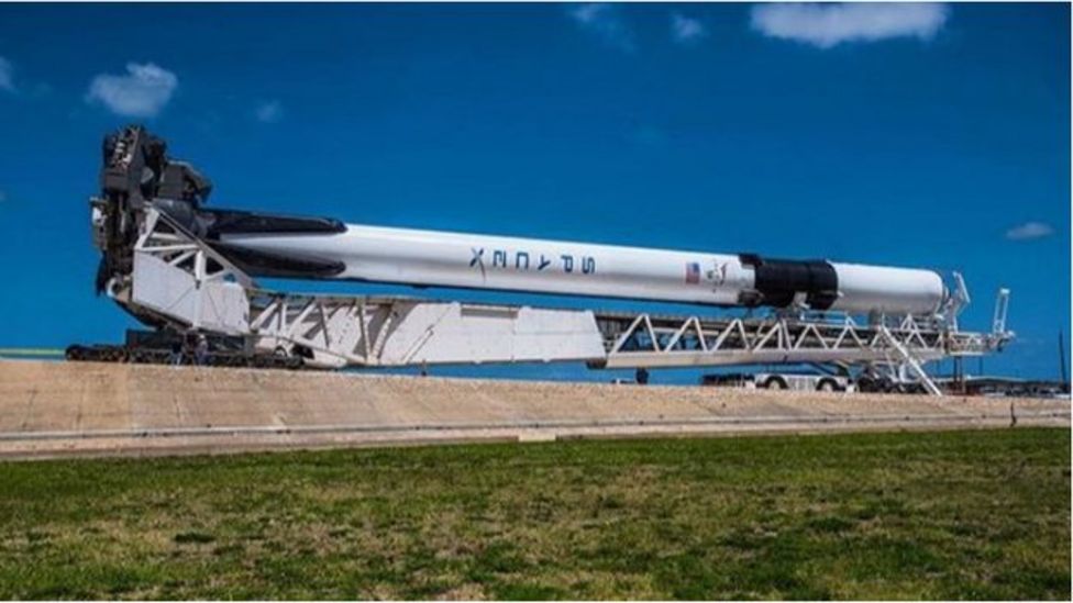 SpaceX flies 'lessons learned' rocket - BBC News