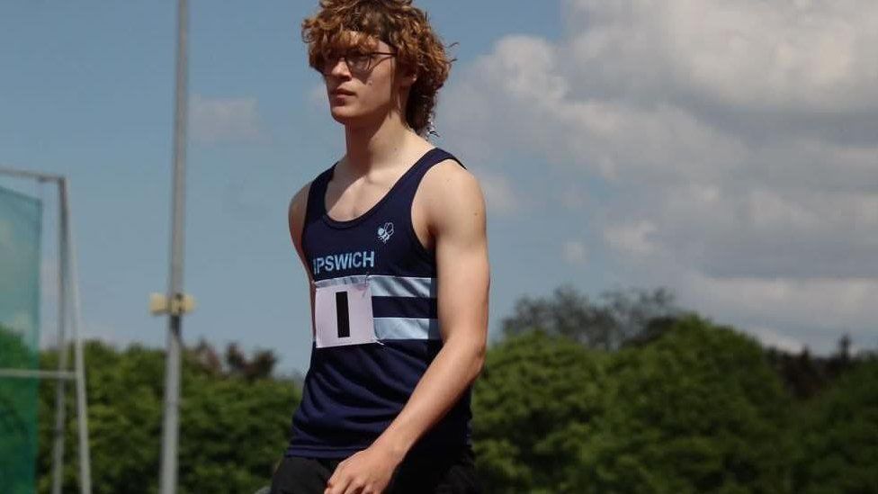 Ipswich runner selected for Commonwealth Youth Games - BBC News
