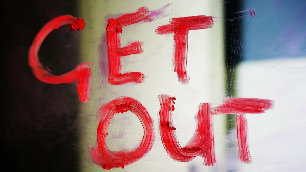 Would you pay a stranger to dump your partner for you? - BBC News