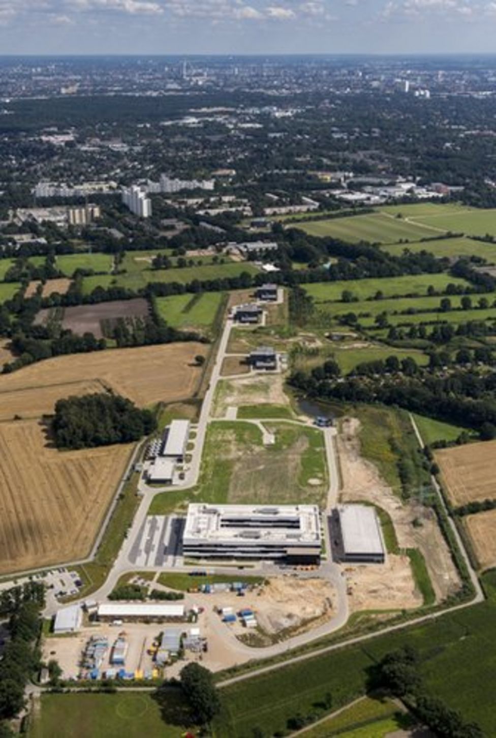 XFEL: Brilliant X-ray laser comes online - BBC News