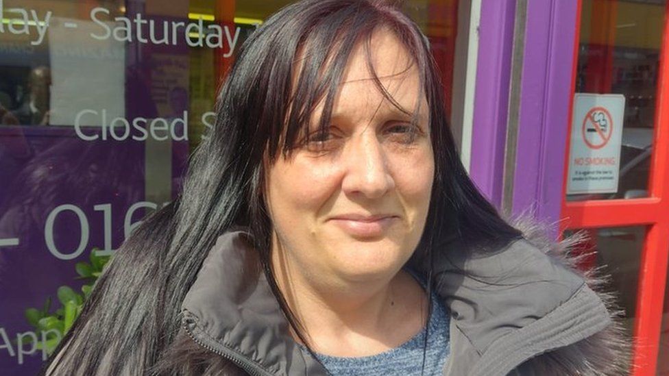 Angela Rayner: Mail on Sunday article leaves constituents angry - BBC News