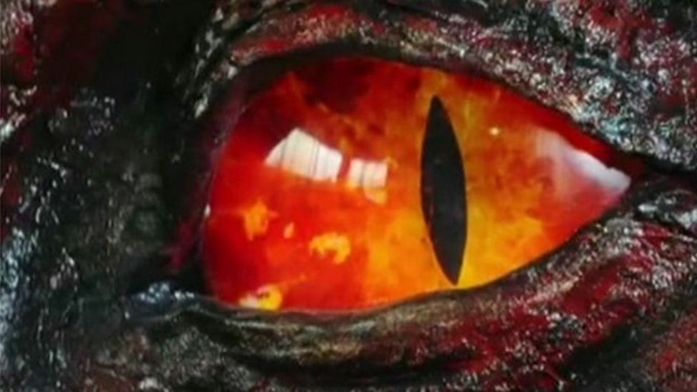 St David's Day dragons arrive at Caernarfon Castle - BBC News