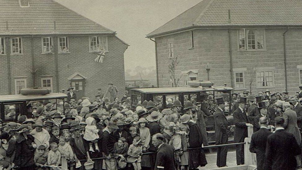 Memories of Becontree council estate 100 years on - BBC News