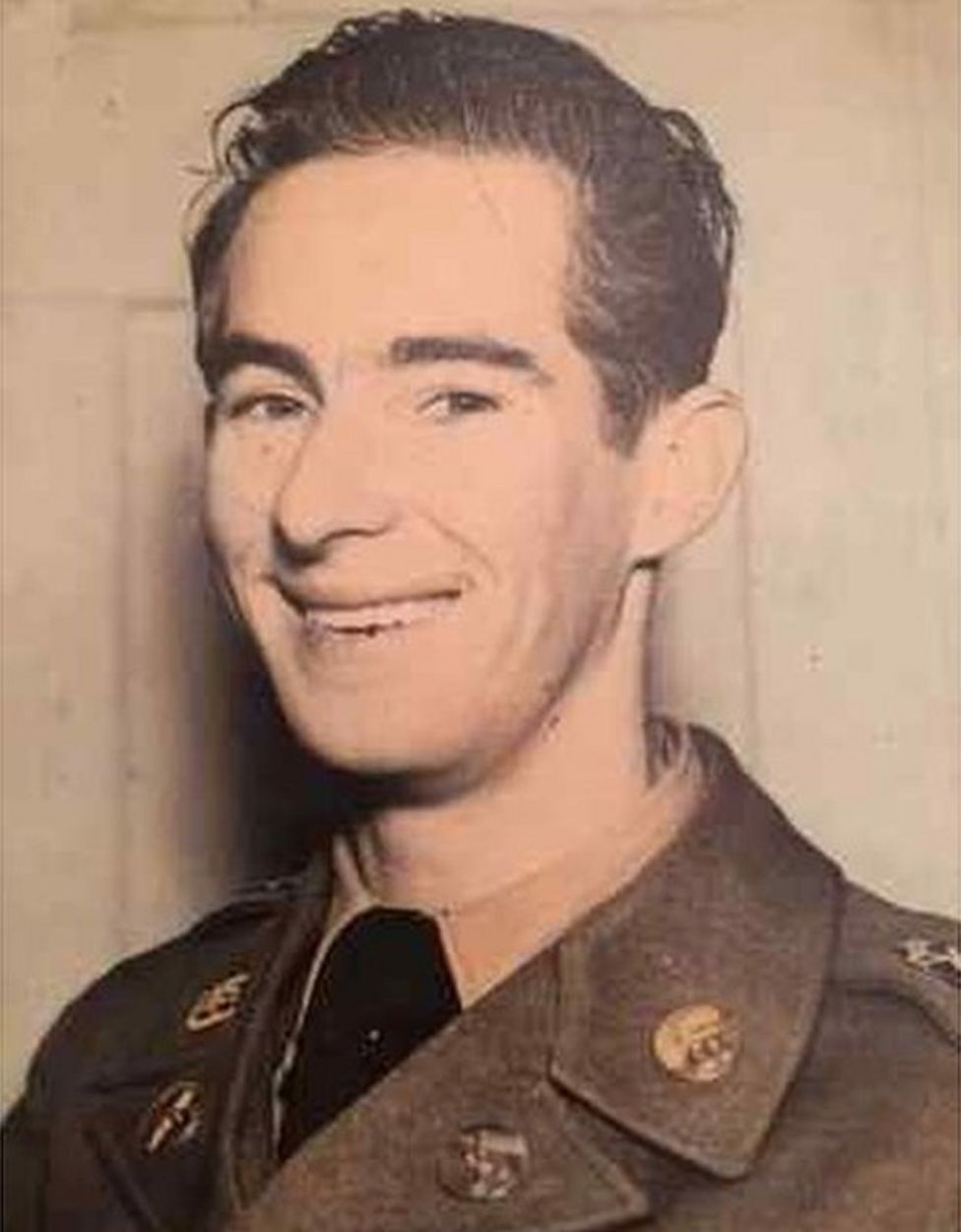 US soldier's remains returned from N Korea after 65 years - BBC News