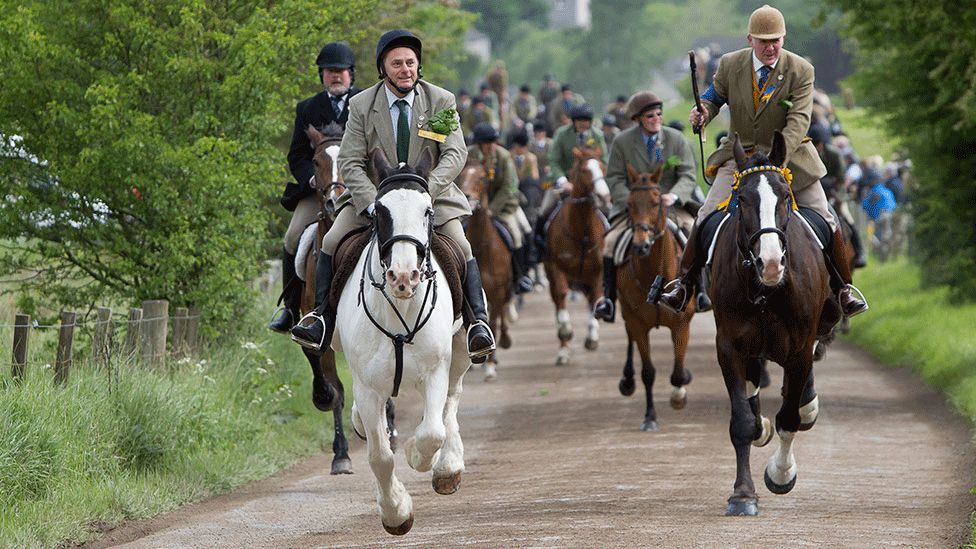 In pictures: Hawick Common Riding - BBC News