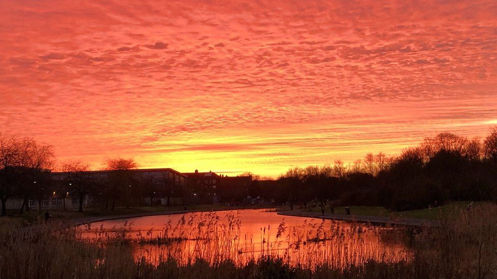 In pictures: Scotland's stunning sunset - BBC News