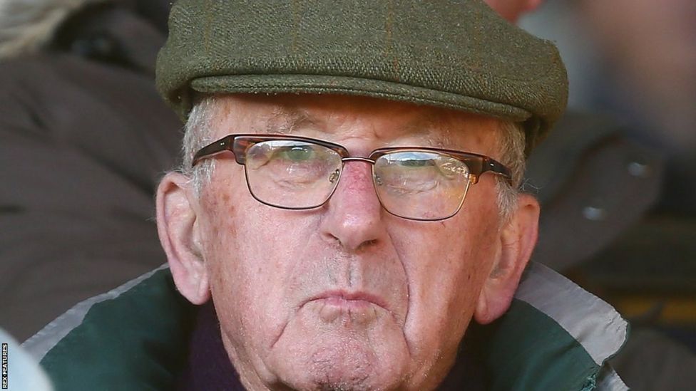 Harry Poole: Port Vale club legend dies, aged 88 - BBC Sport