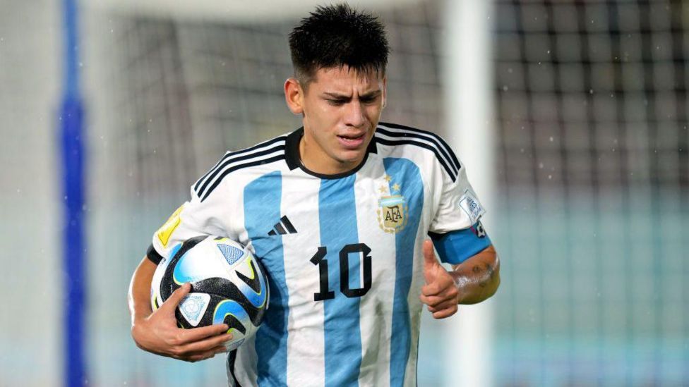 Man City: Who is new City signing Echeverri? - BBC Sport