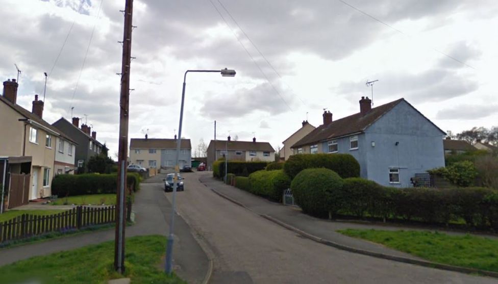 Ollerton: Five arrests after man stabbed at house - BBC News