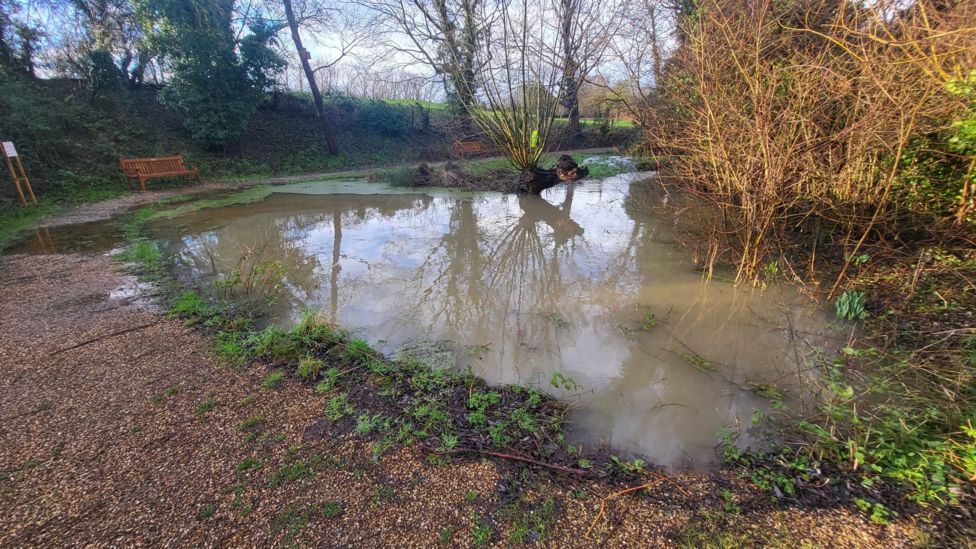 Fears Great Haddon development could be flooding Yaxley village - BBC News