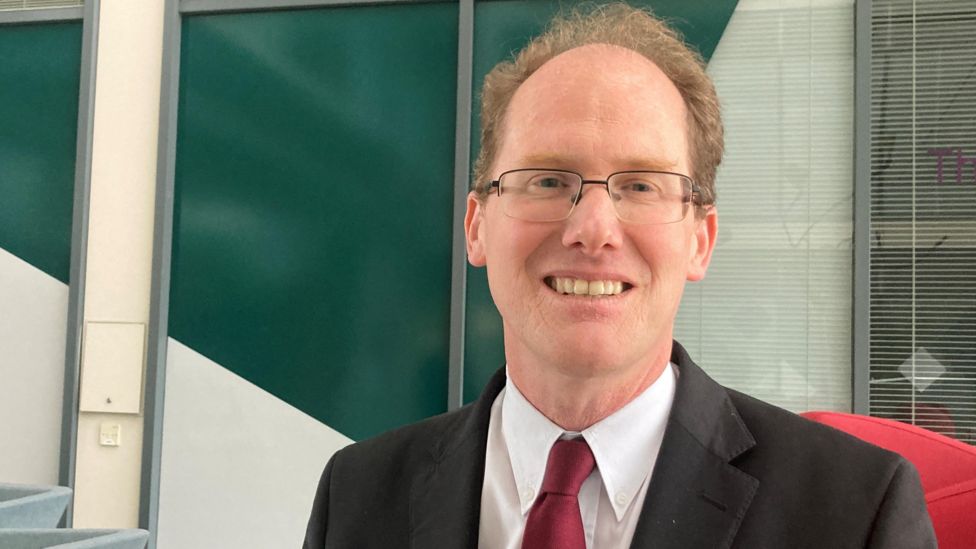 Thames Valley police and crime commissioner candidates debate - BBC News