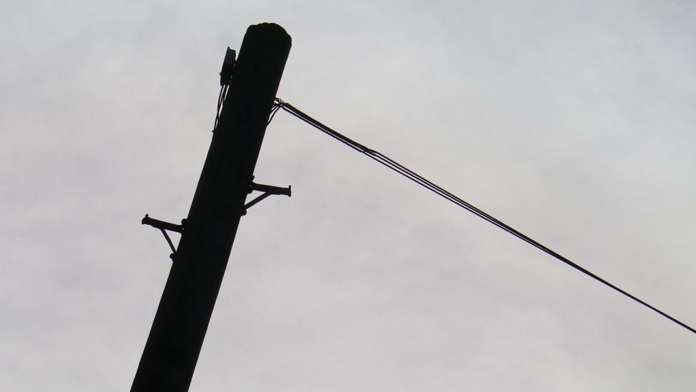 Manx Telecom fibre-broadband telegraph pole plans rejected - BBC News