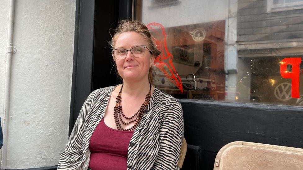 'Time for change' say Totnes voters after 100 years of Tory MPs - BBC News