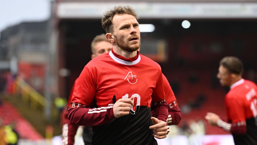 'Not every manager going to cuddle you' - Aberdeen's Nicky Devlin - BBC ...