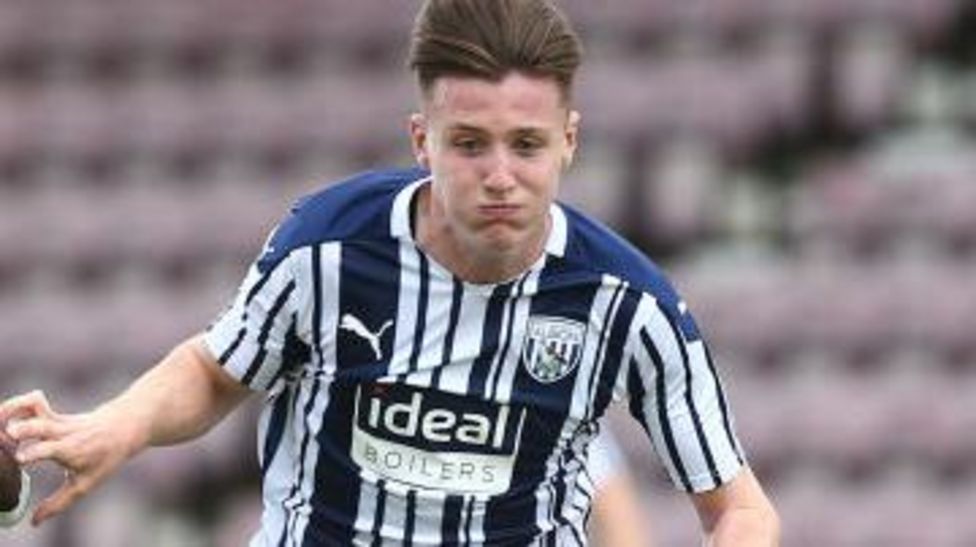 Left-back Harmon joins County - BBC Sport