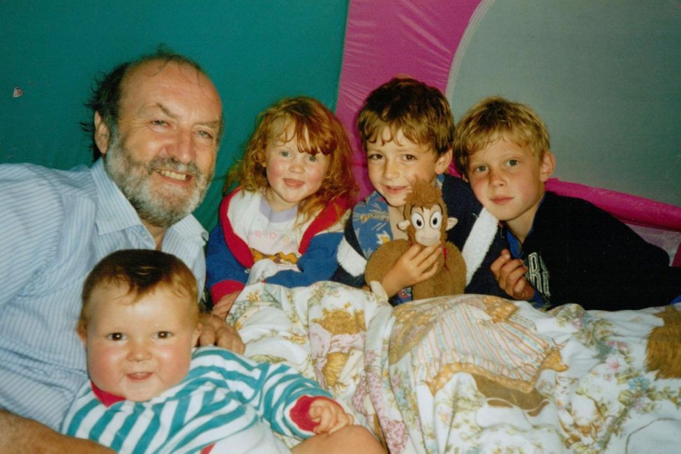 Ateb y Galw: Rhian Cadwaladr - BBC Cymru Fyw