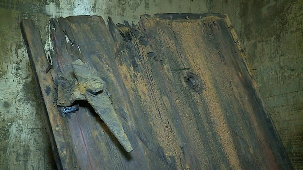 WW2 bunker found under Middlesbrough back garden - BBC News